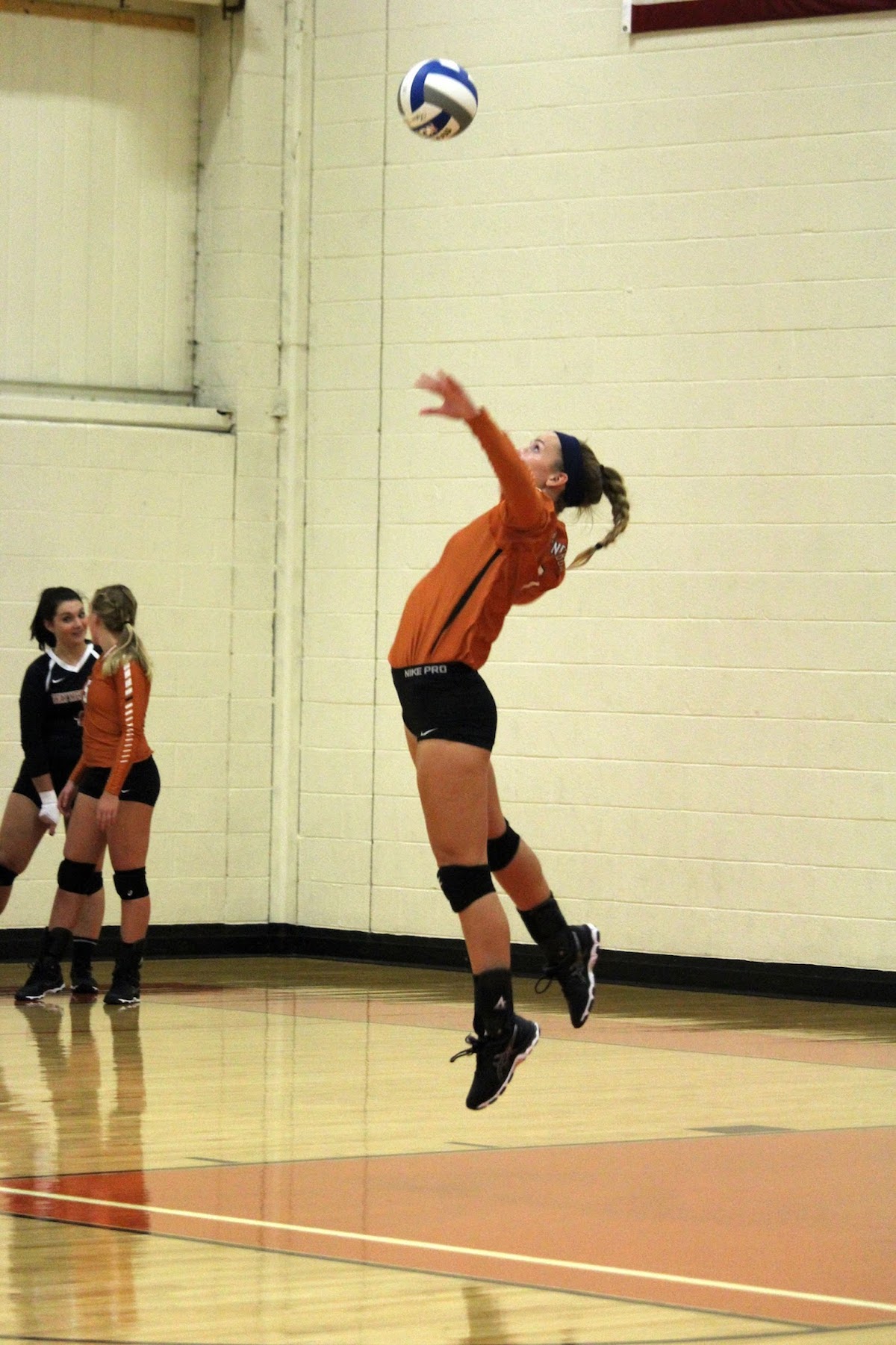Volleyball struggles after winning first match - The Yellow Jacket