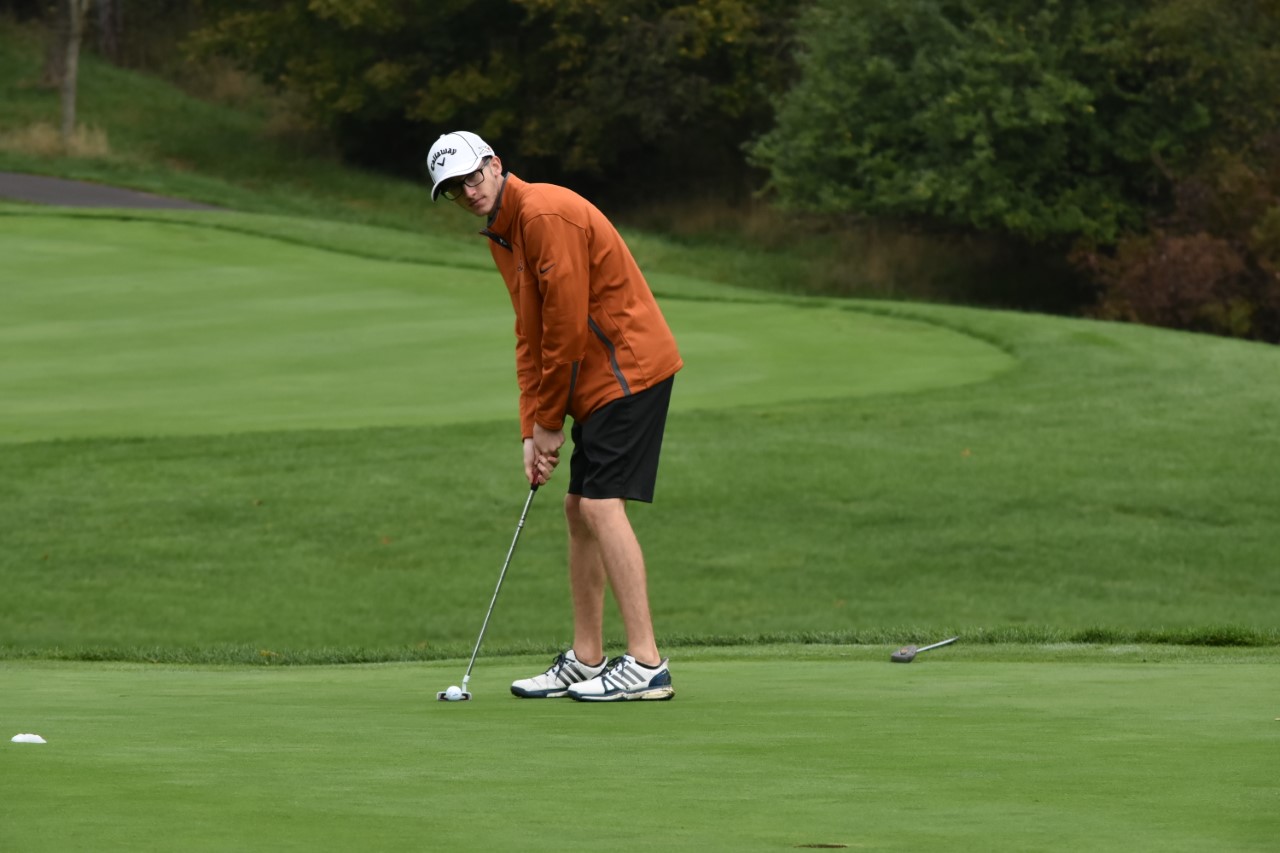 Golf teams compete at Invitationals over the weekend - The Yellow Jacket
