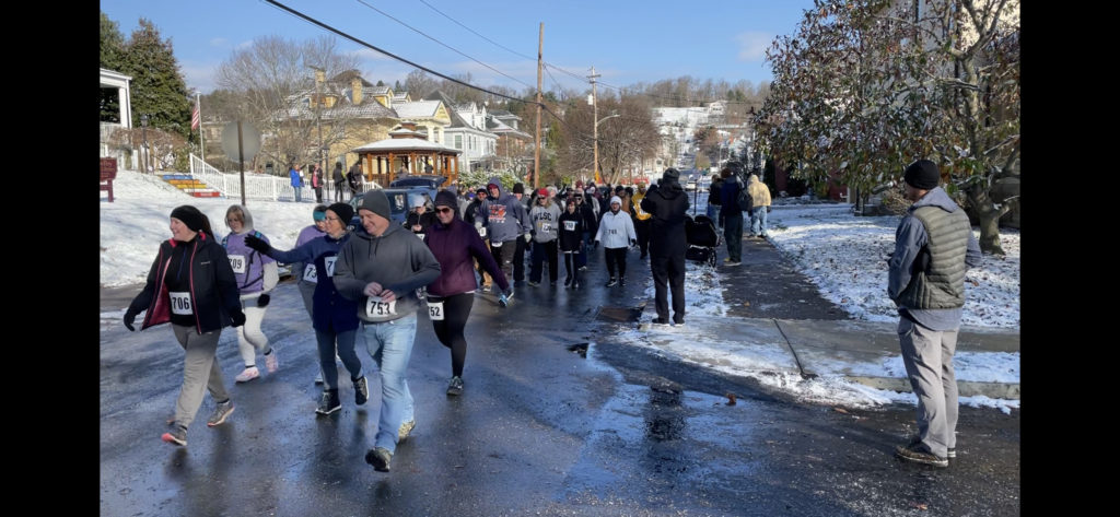 Bowlby Library hosts 6th annual 5K Turkey Trot event - The Yellow Jacket
